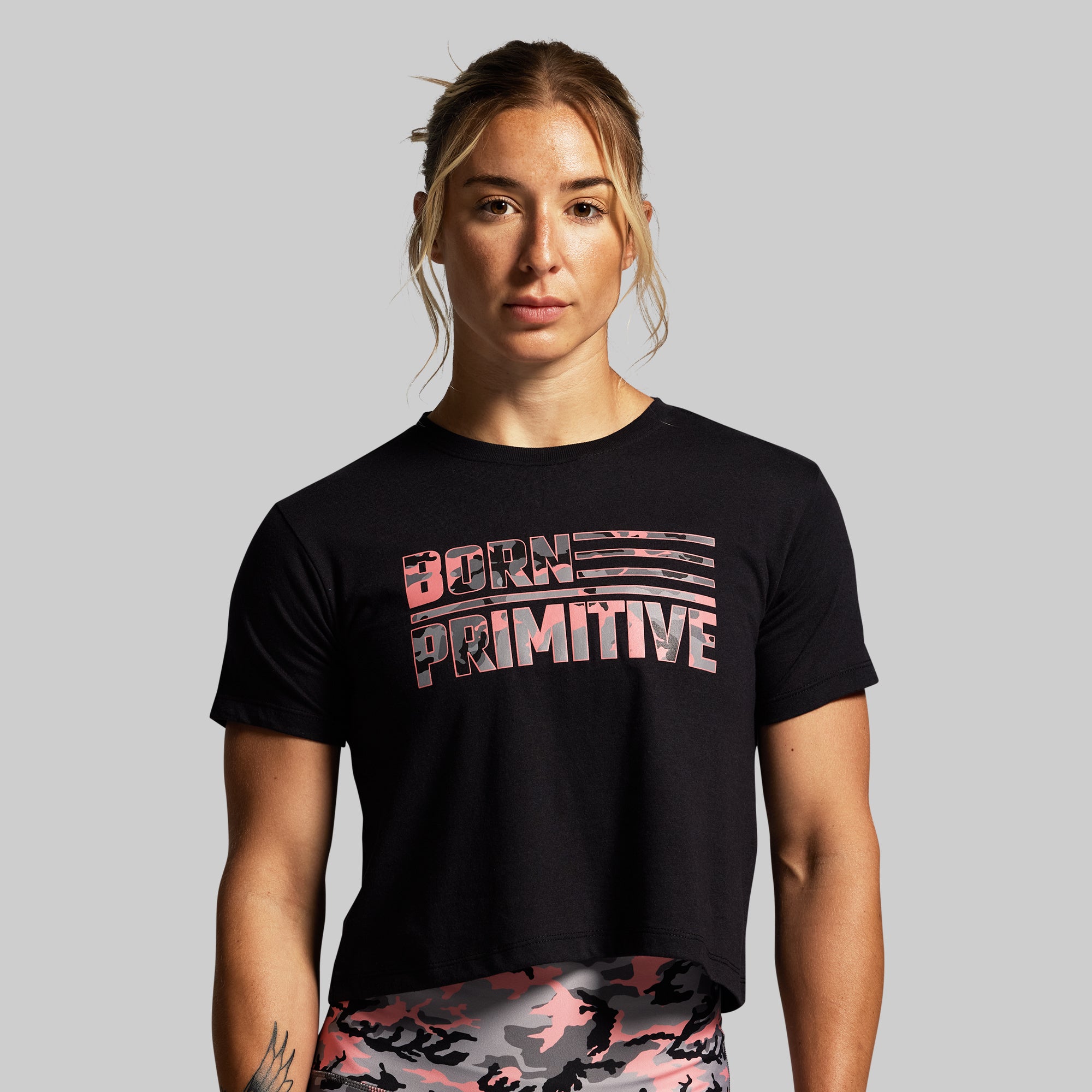 BP Flag Crop Tee (Black/Pink Woodland) – Born Primitive